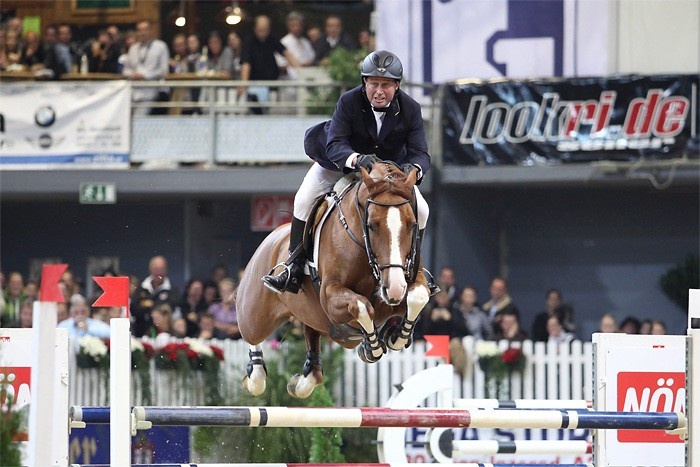 Hugo Simon springt zum Sieg im Grand Prix von Linz
