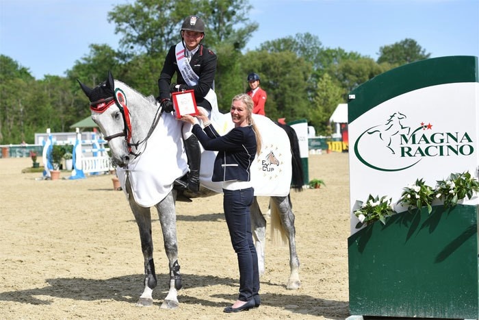 Willi Fischer setzt EY-Cup-Siegesserie fort