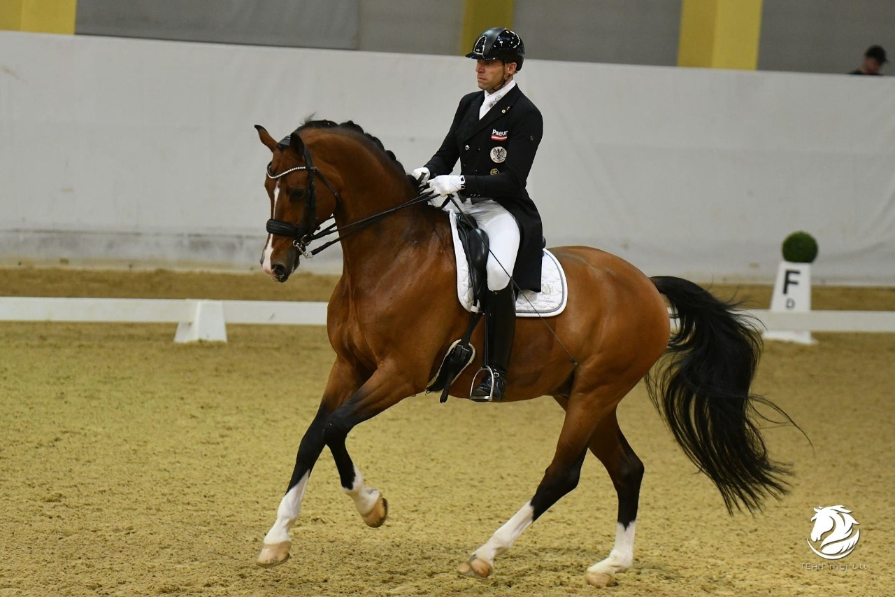 Stadl-Paura: Spitzen Turnierpremiere für Christian Schumach mit neuem Pferd