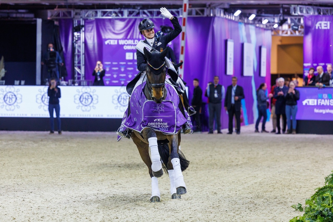 Weltcup-Finale Omaha: Jessica von Bredow-Werndl und Dalera verteidigen ...