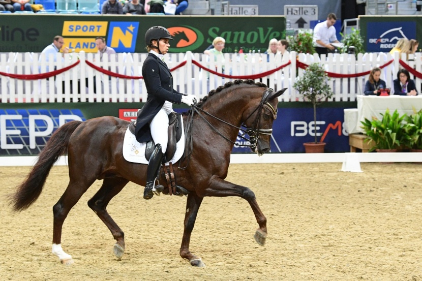 Arena Nova: Erster Kür-Sieg für Laura Strobel, gelungene Premiere für ...