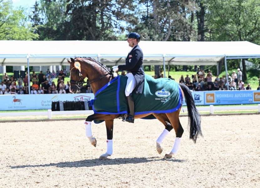 München: Christian Schumachs Amplemento bei Kür-Premiere zum 5*-Sieg