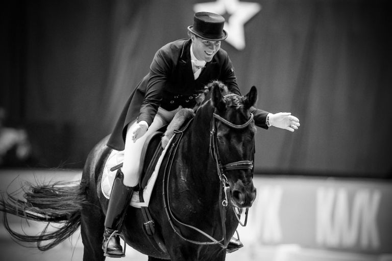 Schock und tiefe Trauer: Dressurreiterin Amanda Hartung tragisch ...