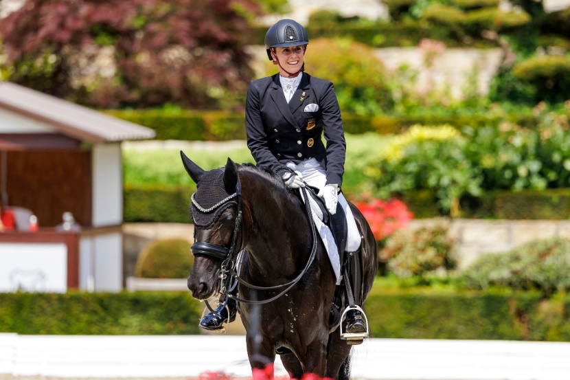 Max Kühner und Jessica von Bredow-Werndl führen Star-Aufgebot auf der ...