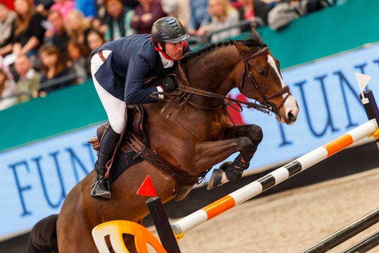 Reiten mit Elektrosporen? US-Springreiter Andrew Kocher vorerst für ...