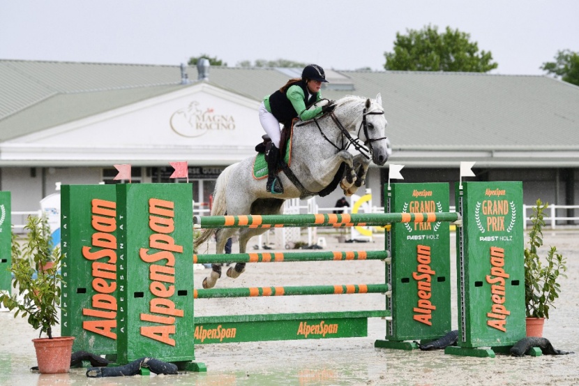Wetterfest zum Sieg: Lena Binder triumphiert in der Regenschlacht von ...
