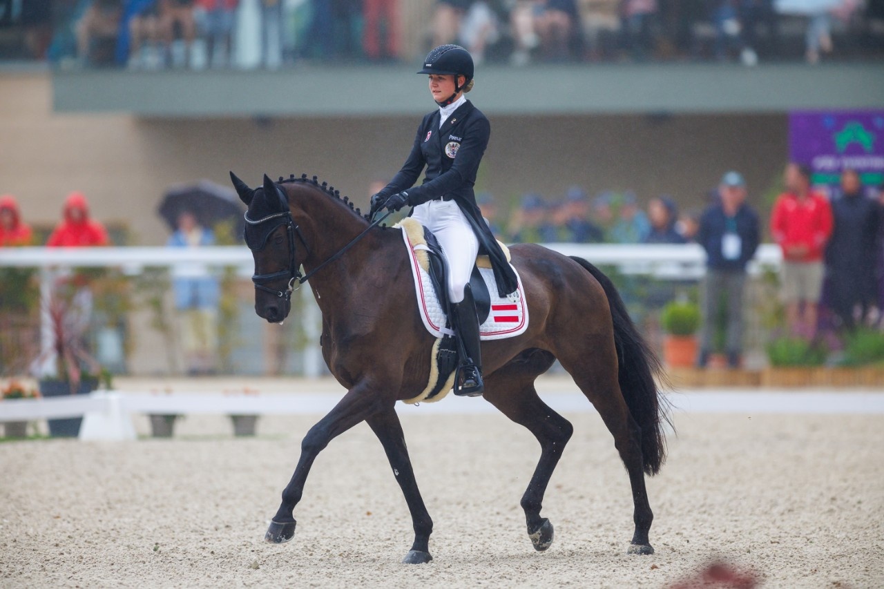 Le Pin au Haras: Lea Siegl nervenstark im Regen